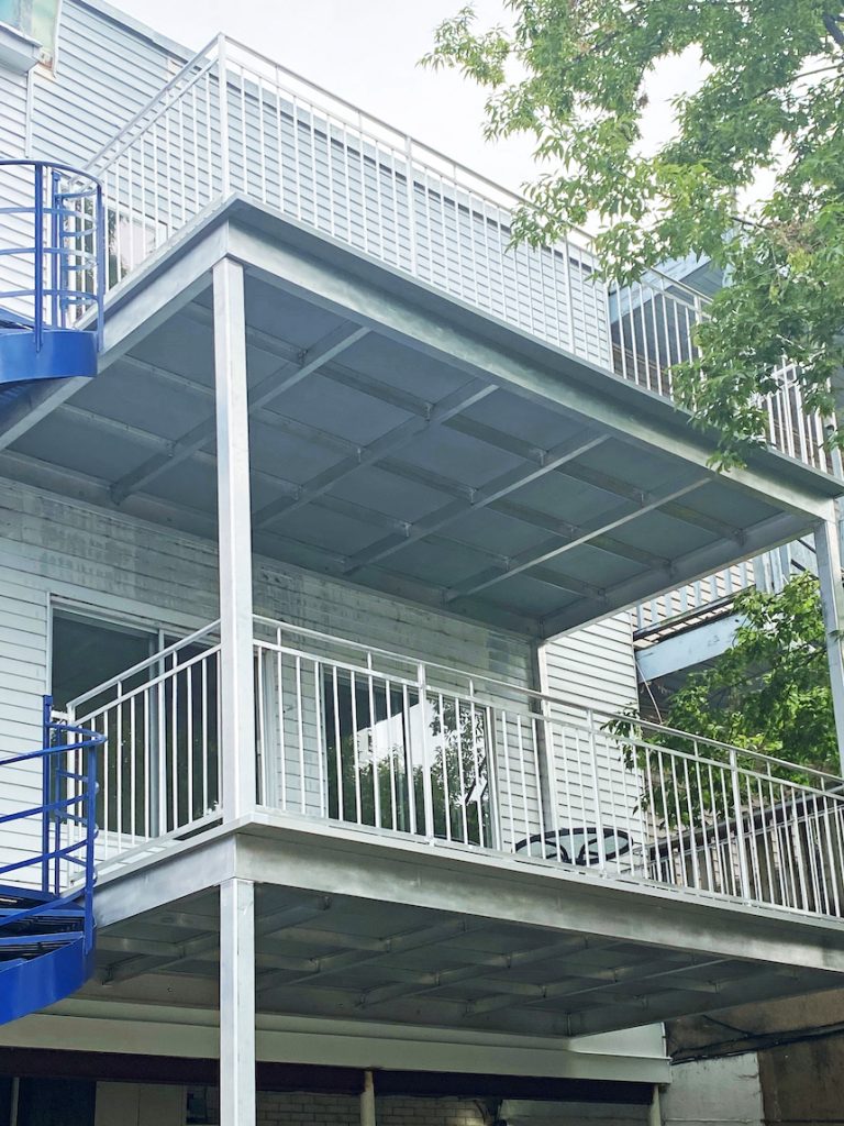 Balcons sur mesure à Montréal - Escalier Mtl